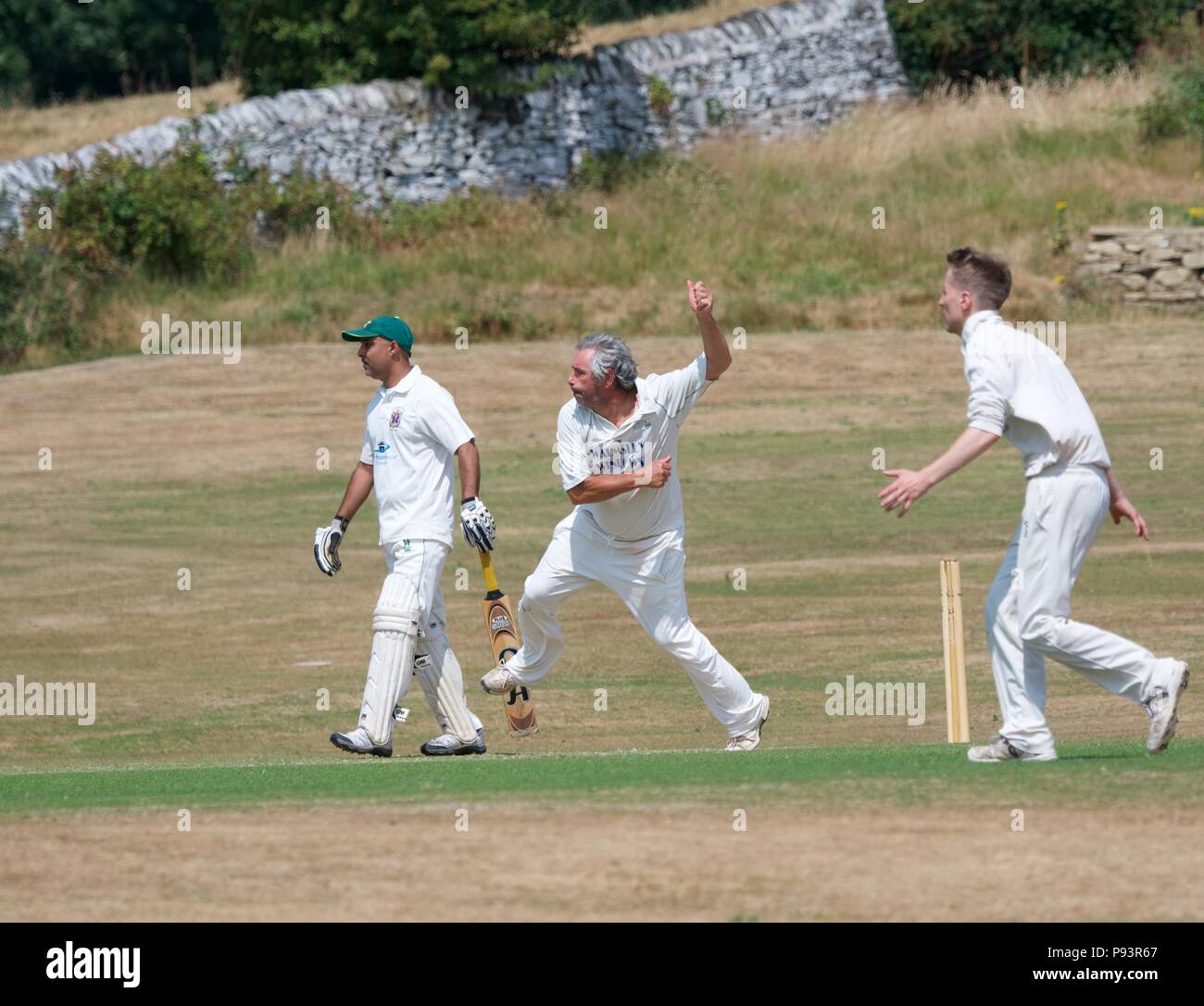 A second eleven cricket match at Old Glossop cricket club Stock Photo ...