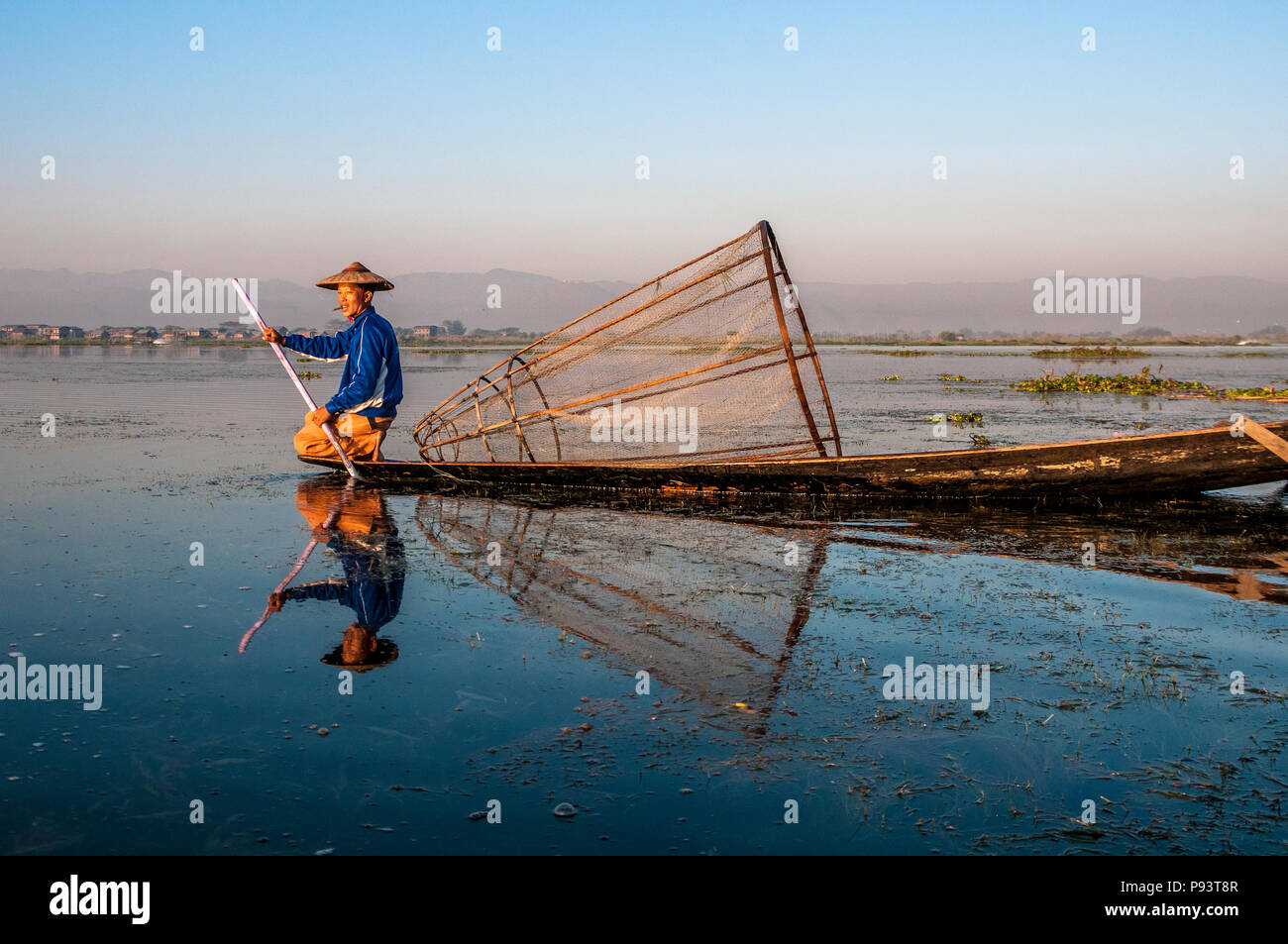 Traditional fishing during sunrise at Inle Lake Stock Photo - Alamy
