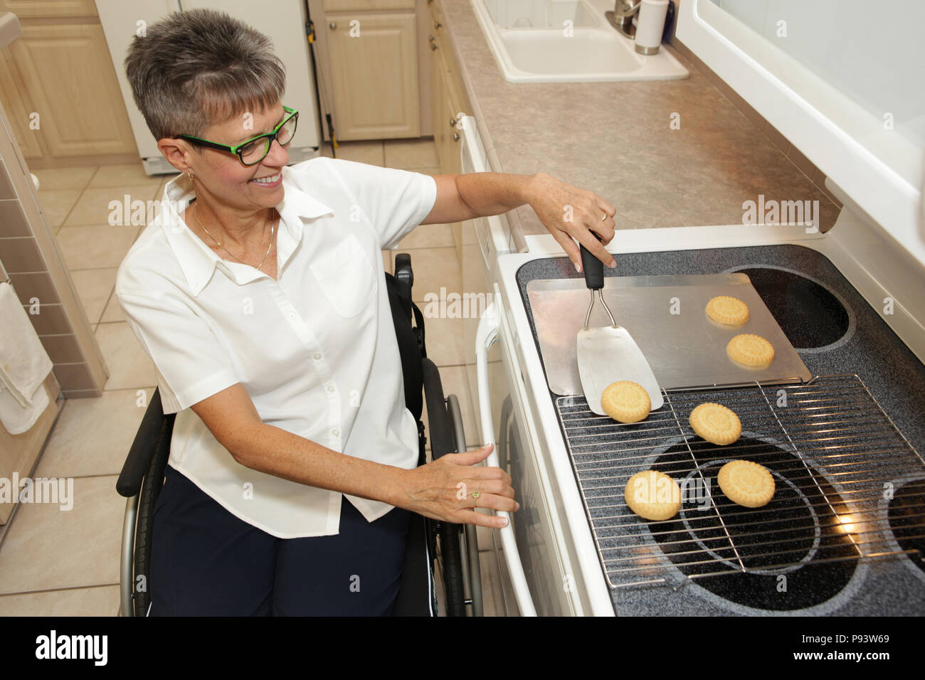 Disabled woman cooking hi-res stock photography and images - Alamy