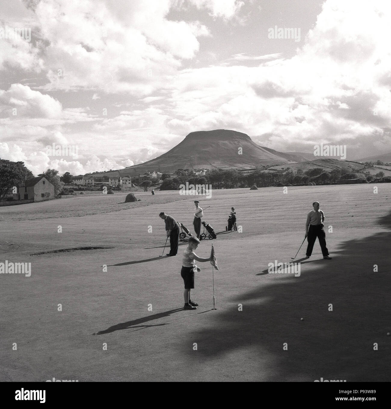 1950s men golfing hi-res stock photography and images - Alamy