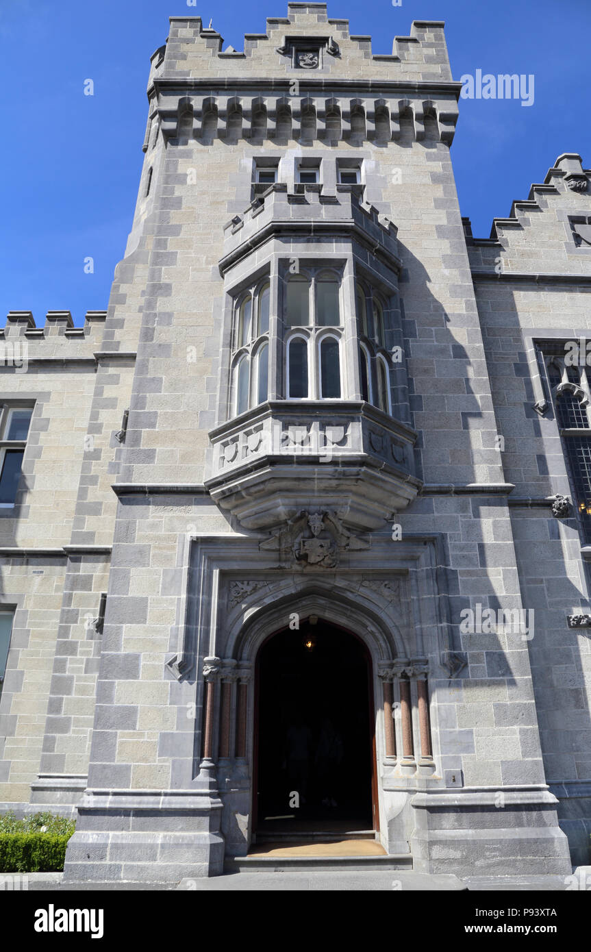Kylemore abbey ireland nuns hi-res stock photography and images - Alamy
