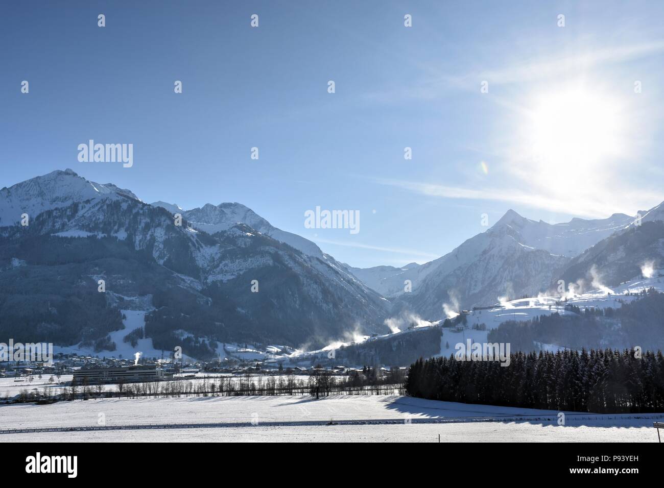 Sportlich schneien hi-res stock photography and images - Alamy