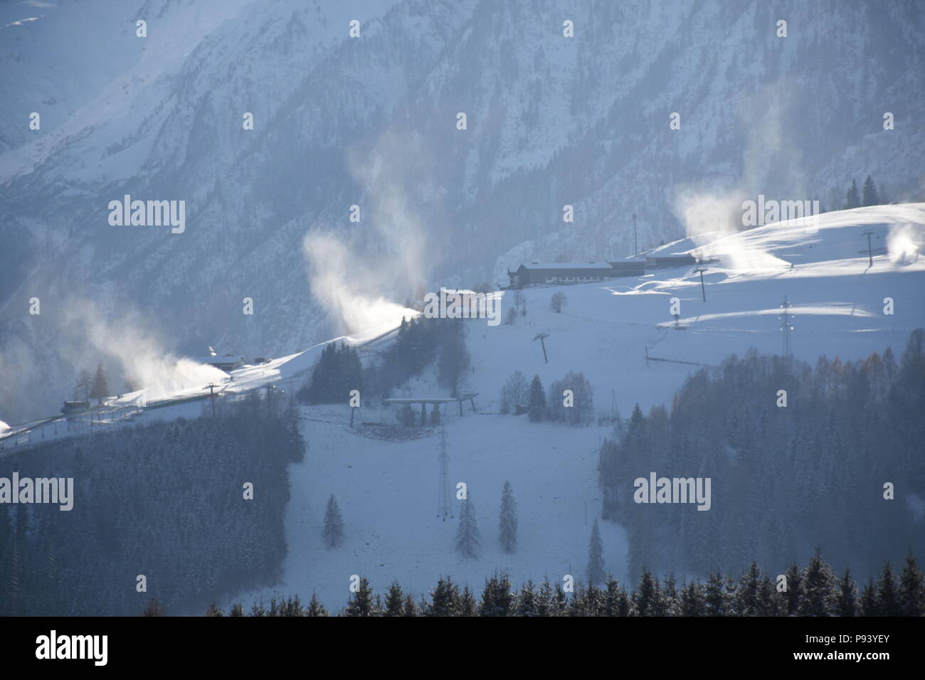 Sportlich schneien hi-res stock photography and images - Alamy