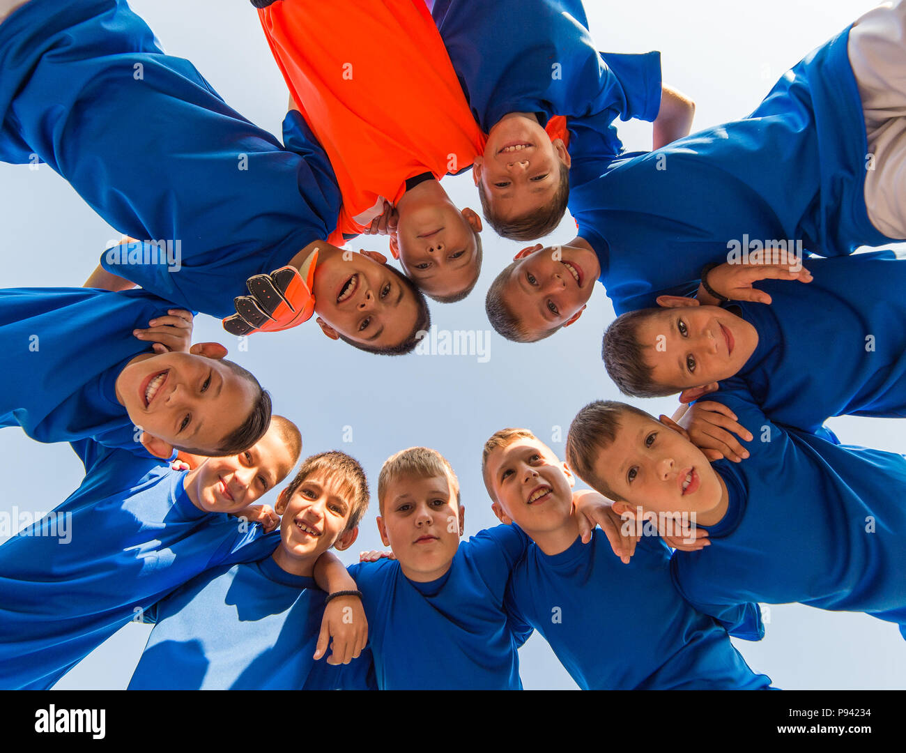 kids soccer team in huddle Stock Photo - Alamy