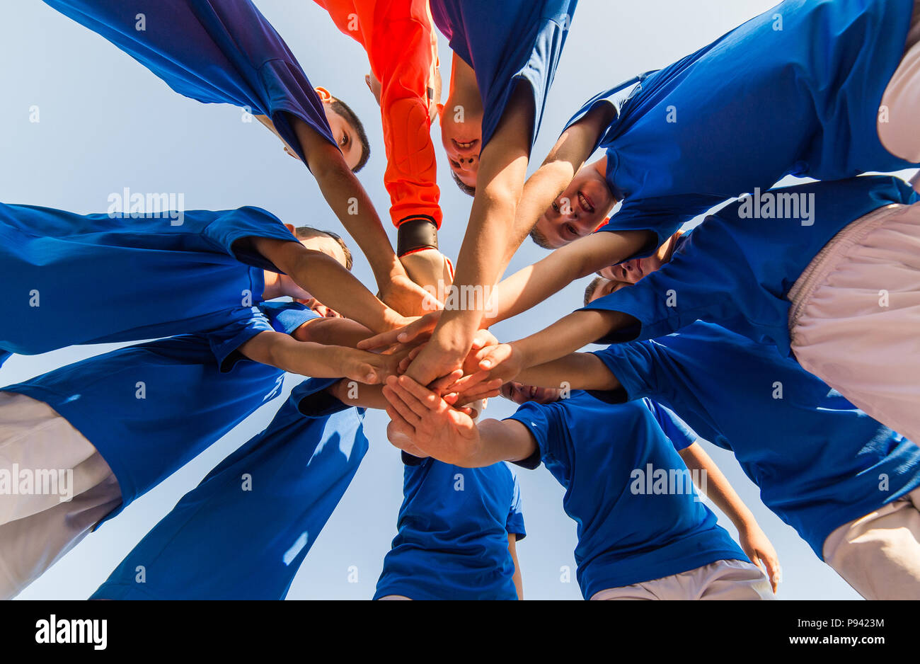 Team Huddle Round Stock Photos & Team Huddle Round Stock Images - Alamy