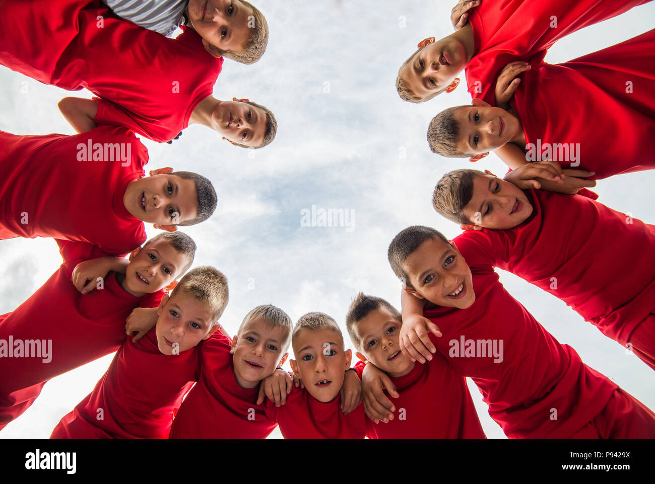 Soccer team huddle kids hi-res stock photography and images - Alamy