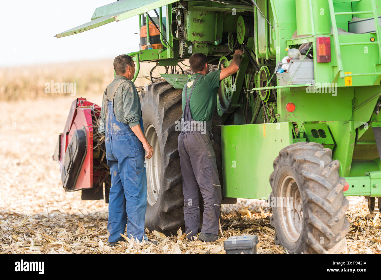 Fixing combine maschine during harvest Stock Photo - Alamy