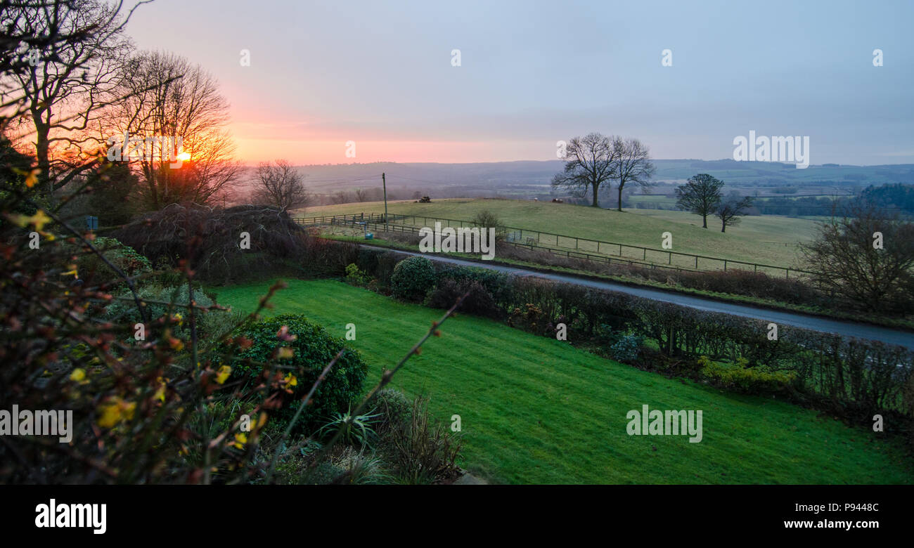 Sunrise countryside skyline hi-res stock photography and images - Alamy