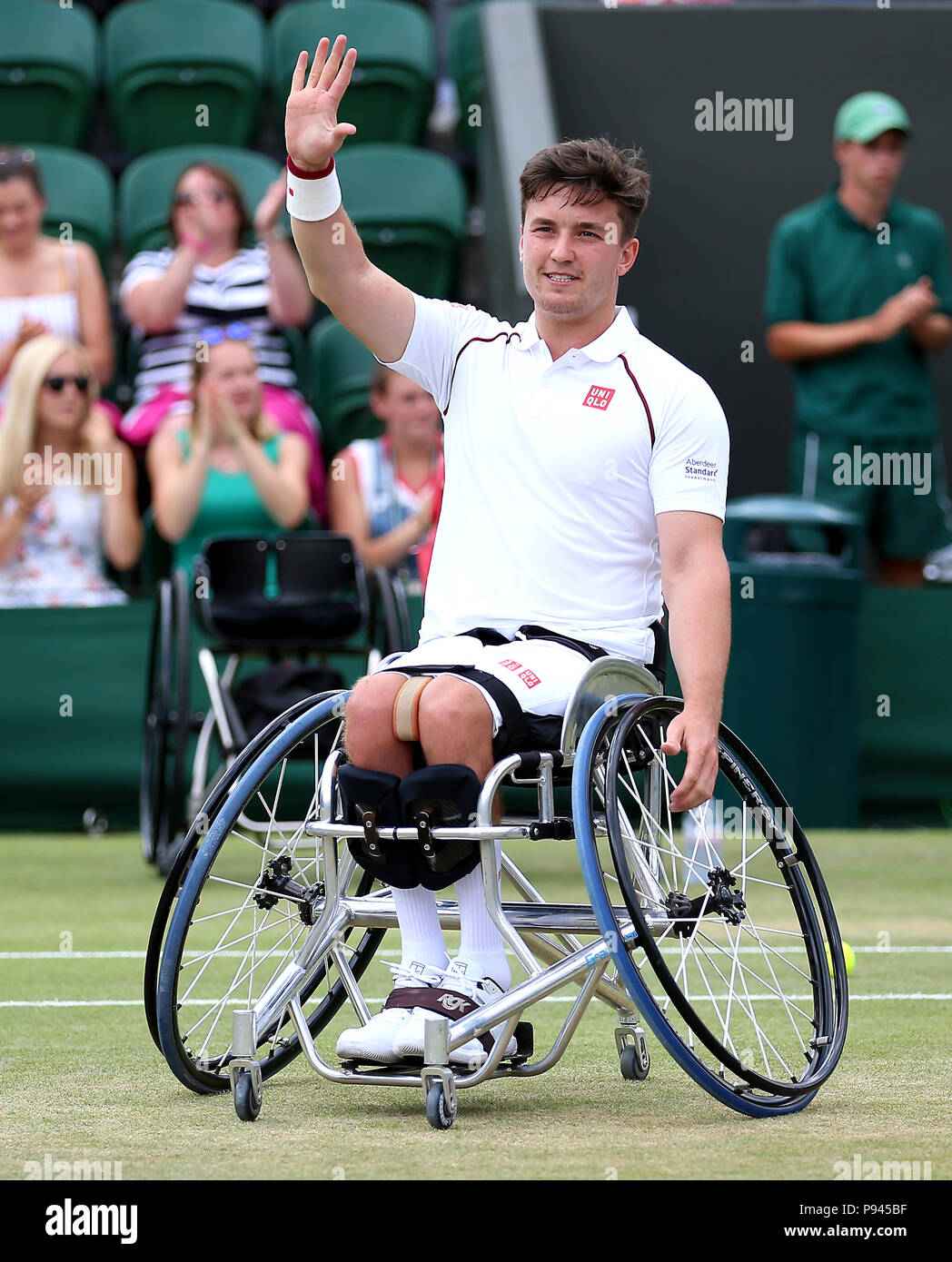 Gordon reid celebrates hi-res stock photography and images - Alamy