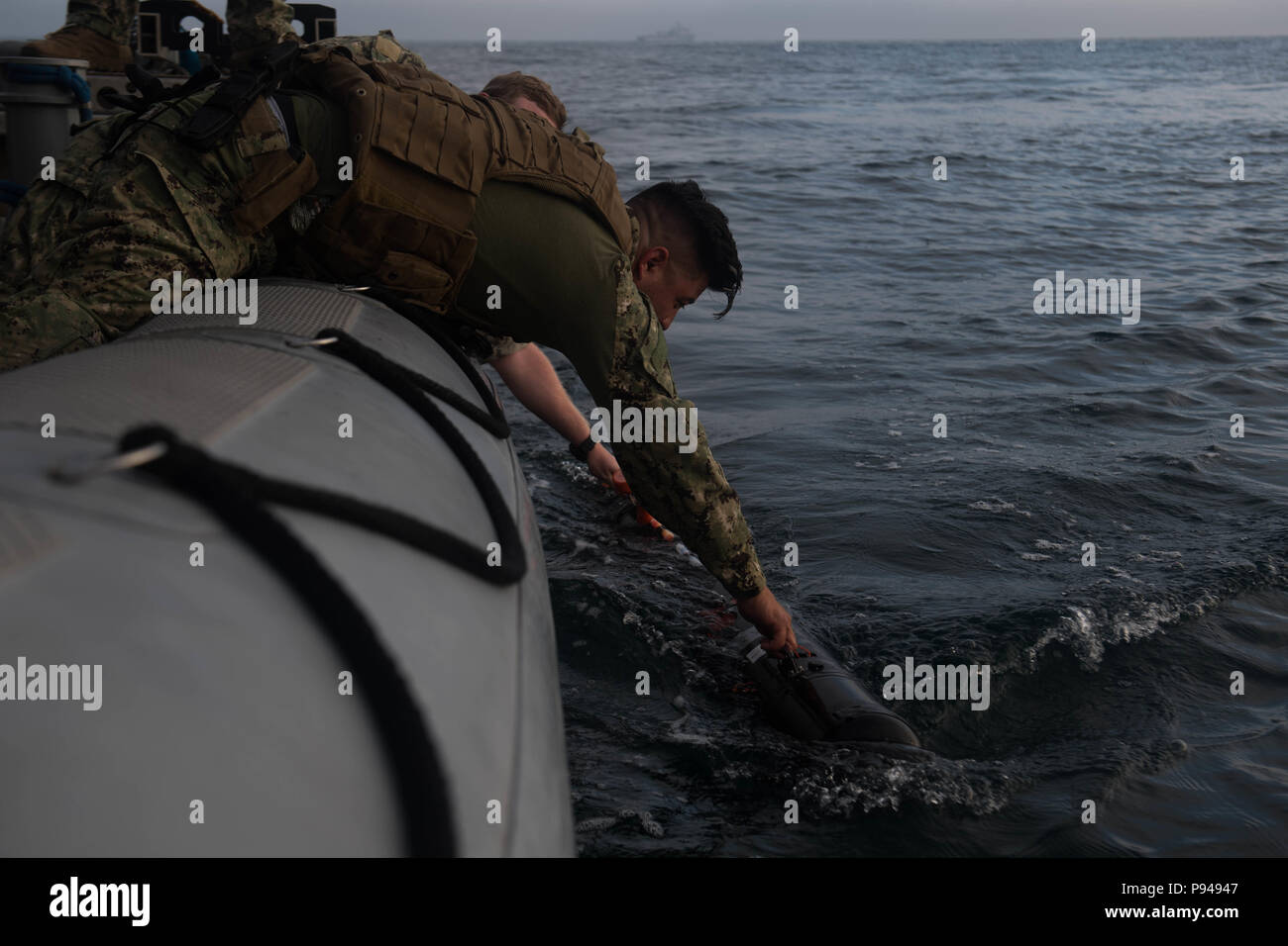 180710-N-OW019-1458 PACIFIC OCEAN (July 10, 2018) Boatswain’s Mate 1st ...