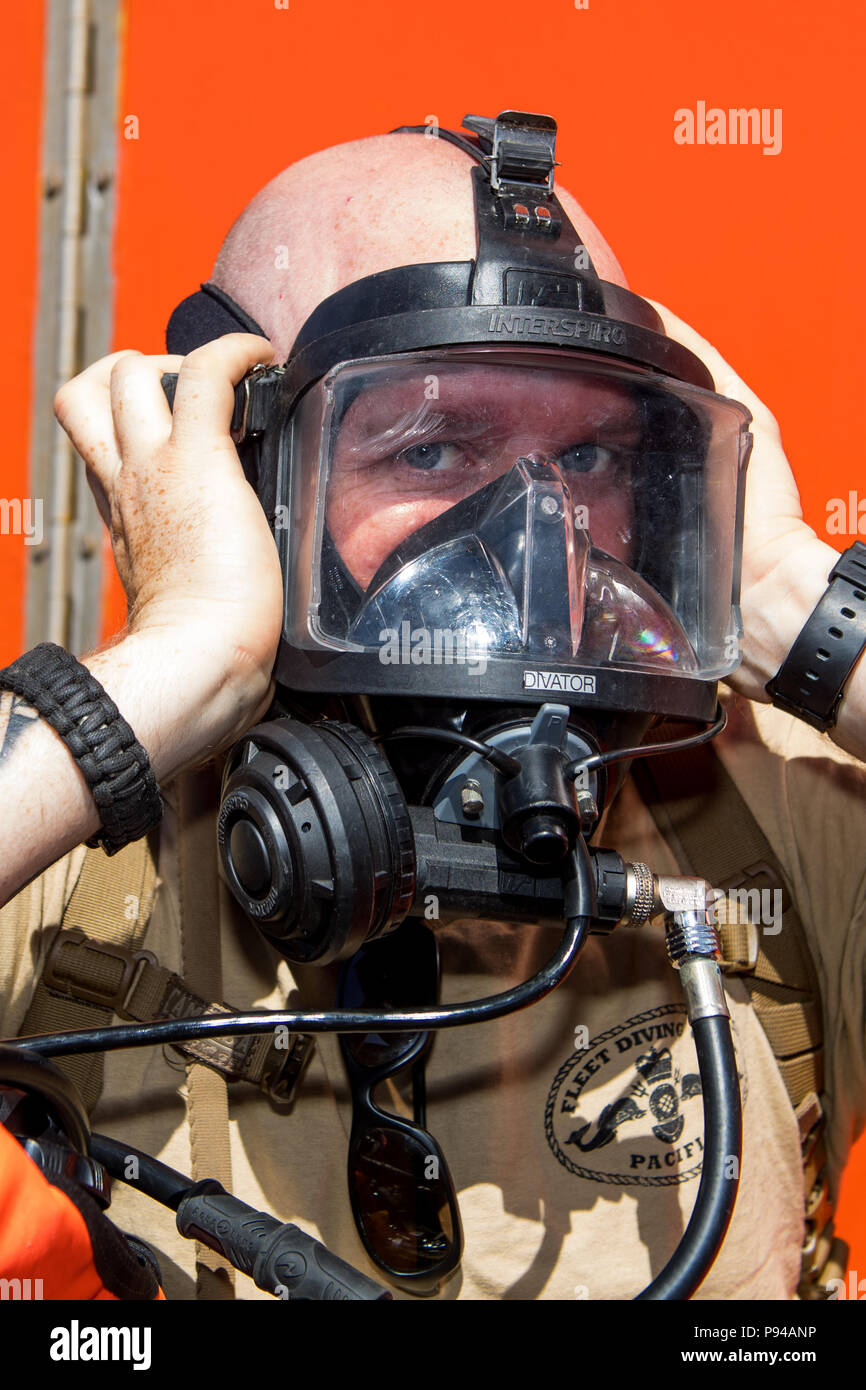 Full Face Diving Mask Stock Photos & Full Face Diving Mask Stock Images ...