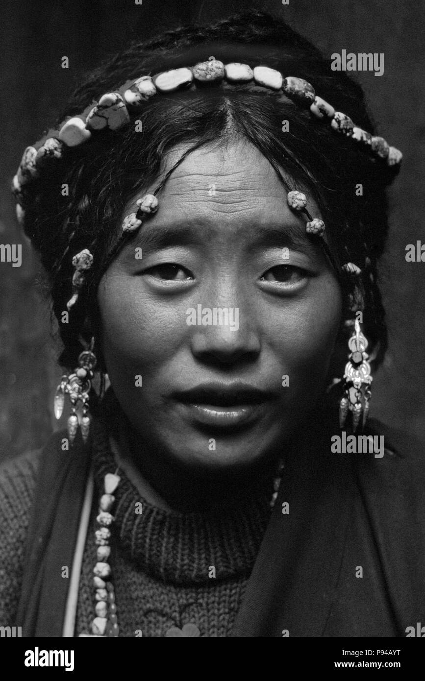 Tibetan women hi-res stock photography and images - Alamy
