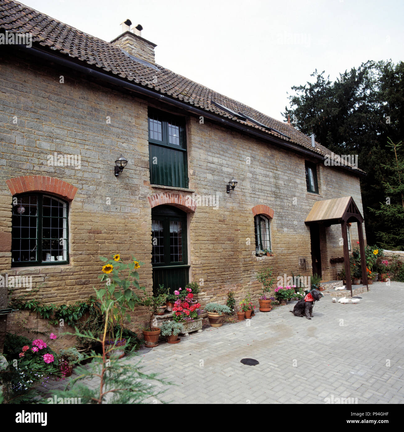 Traditional barn conversion Stock Photo - Alamy