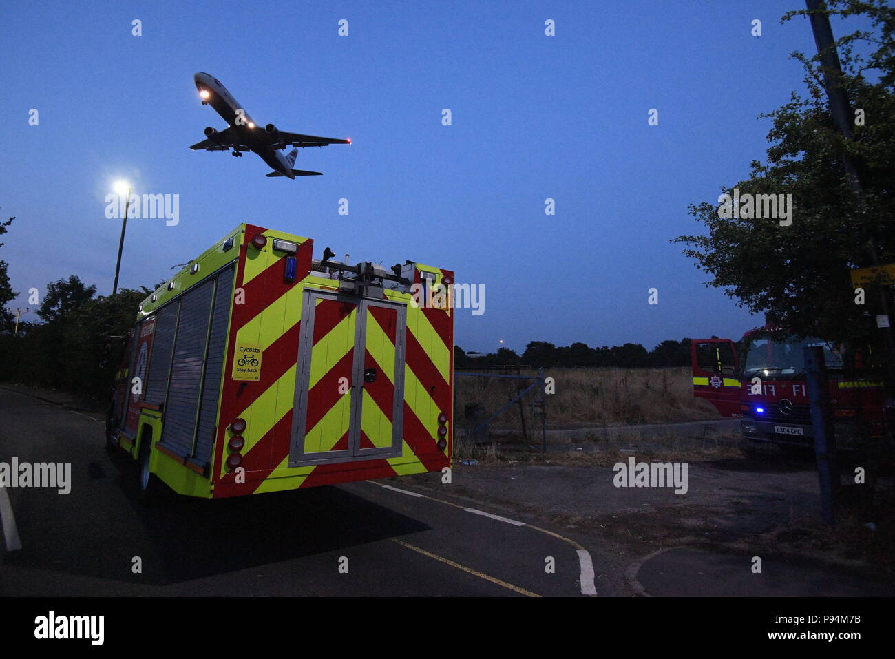 Airport fire engines hi-res stock photography and images - Alamy