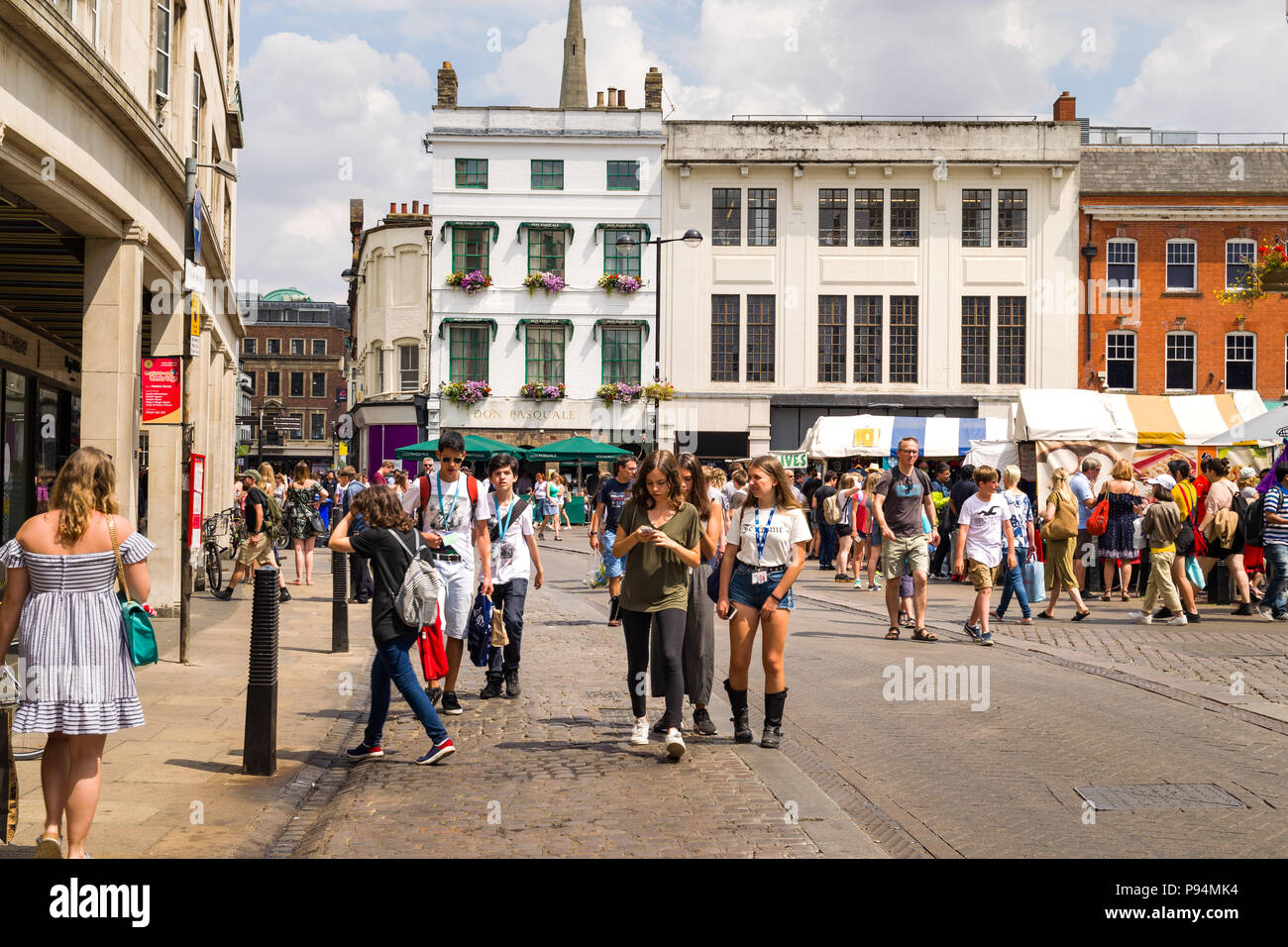 Cambridge shops hi-res stock photography and images - Alamy