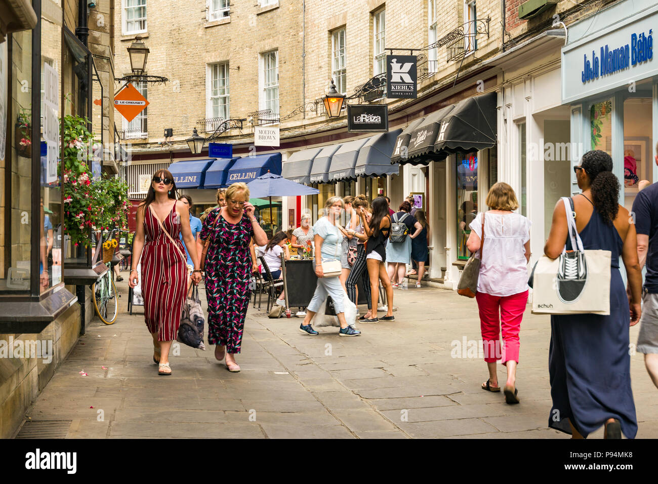 Cambridge shops hi-res stock photography and images - Alamy