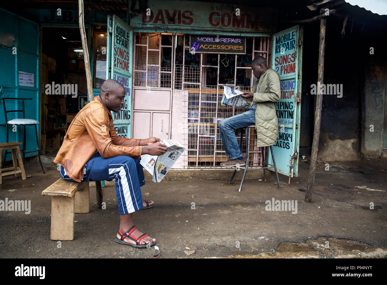 People in Mathare a slum in Nairobi Stock Photo - Alamy