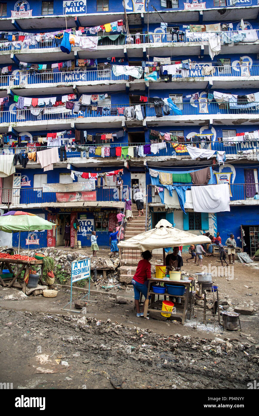 People in Mathare a slum in Nairobi Stock Photo - Alamy