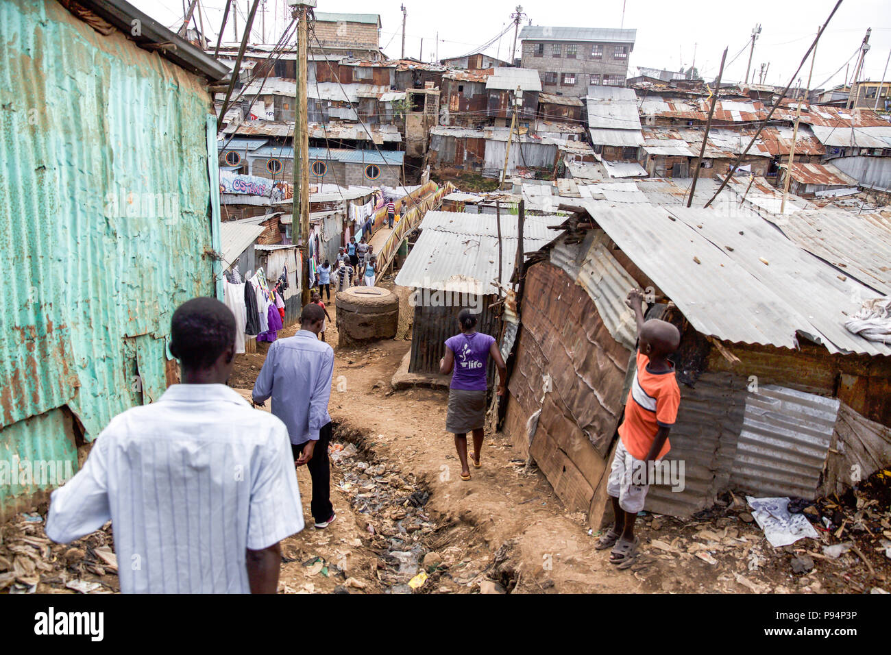 People in Mathare a slum in Nairobi Stock Photo - Alamy