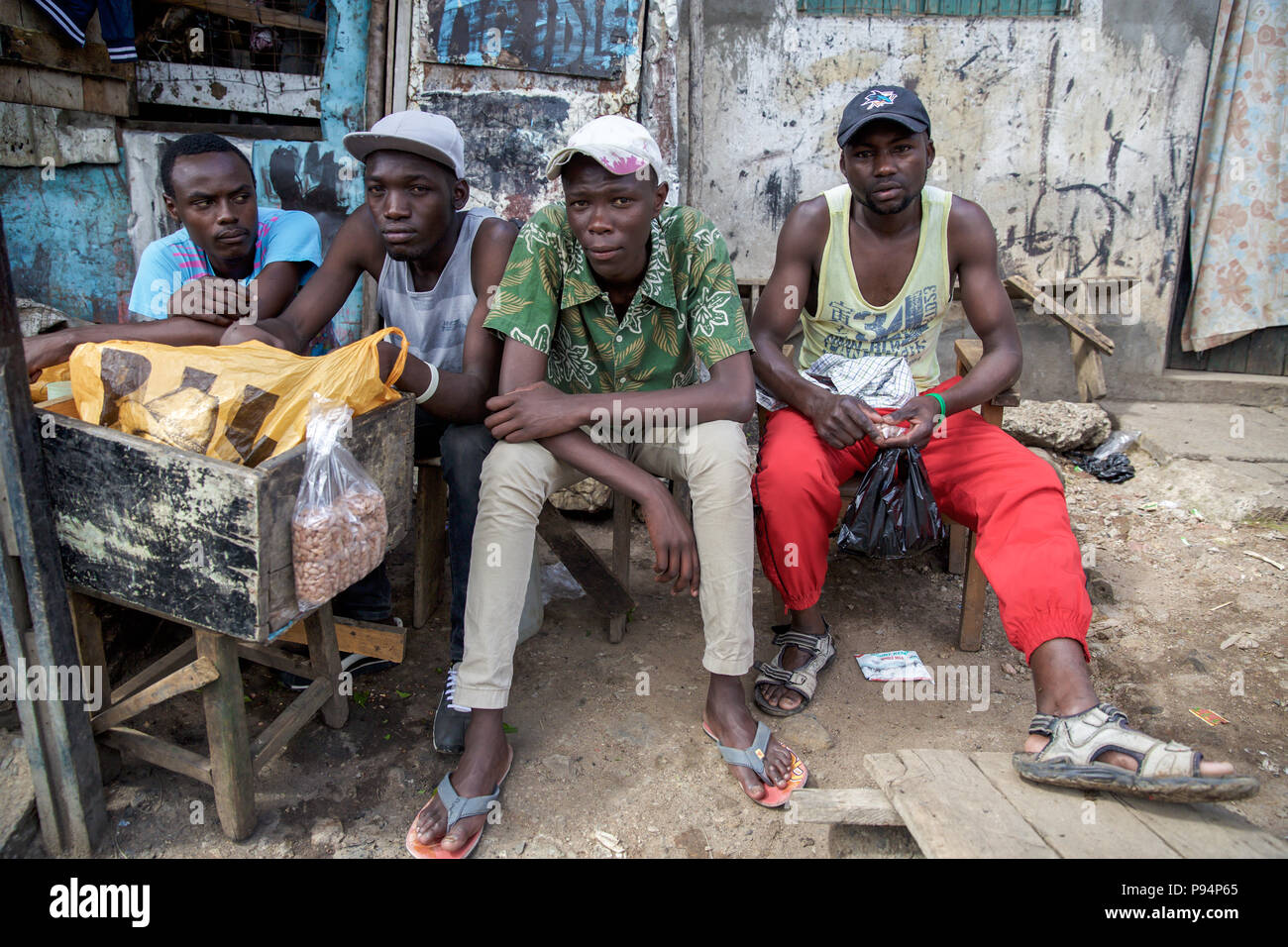 People in Mathare a slum in Nairobi Stock Photo - Alamy