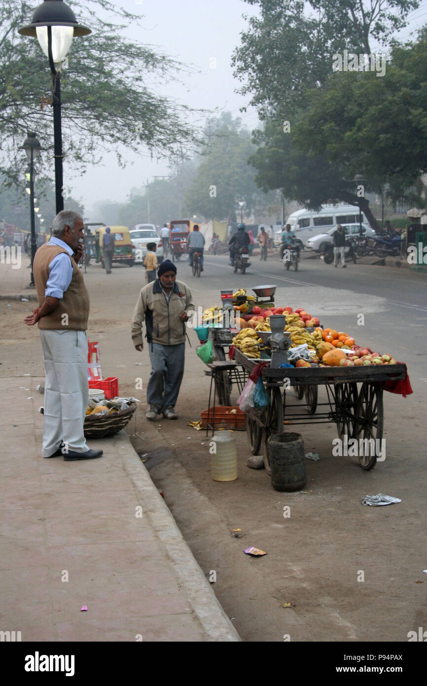 Indian street cart hi-res stock photography and images - Alamy