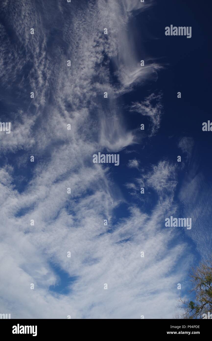 Fibratus clouds uk hi-res stock photography and images - Alamy