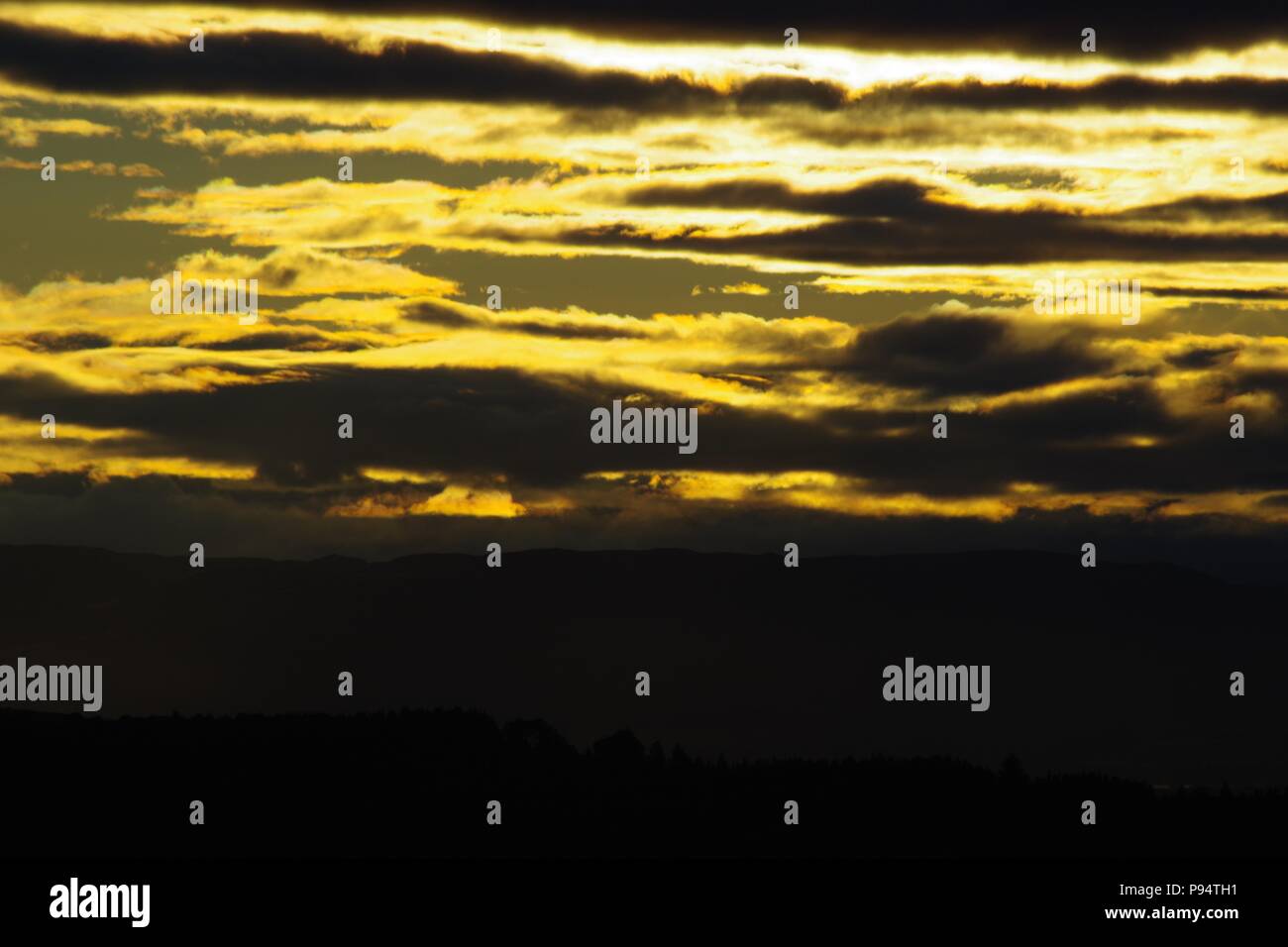 Golden Sunset above the Tay Valley. Abernethy, Perth, Scotland, UK ...