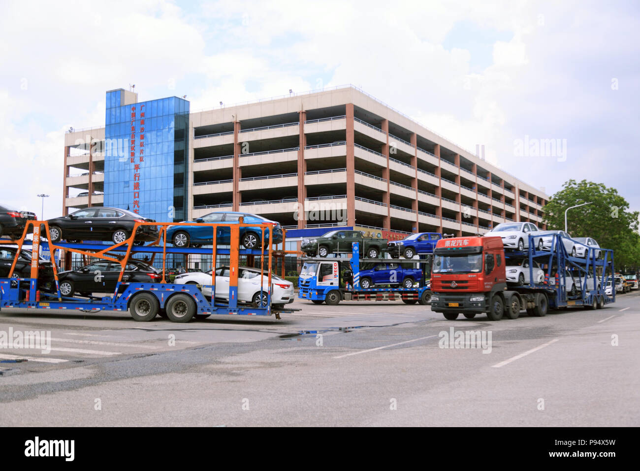 Guangzhou, China. 09th July, 2018. New cars are transported on a car ...