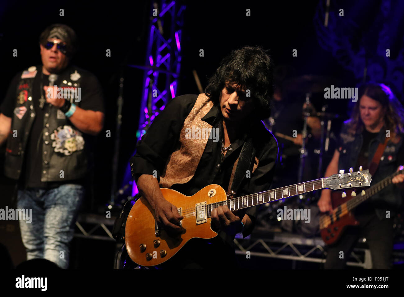 Rose and ed rose hi-res stock photography and images - Alamy