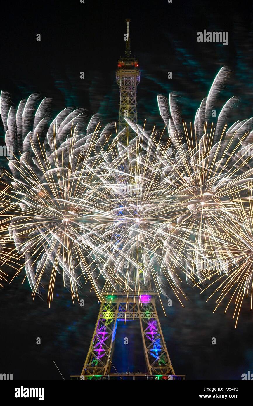 Paris, France. 14th July, 2018. Fireworks explode near the Eiffel Tower ...