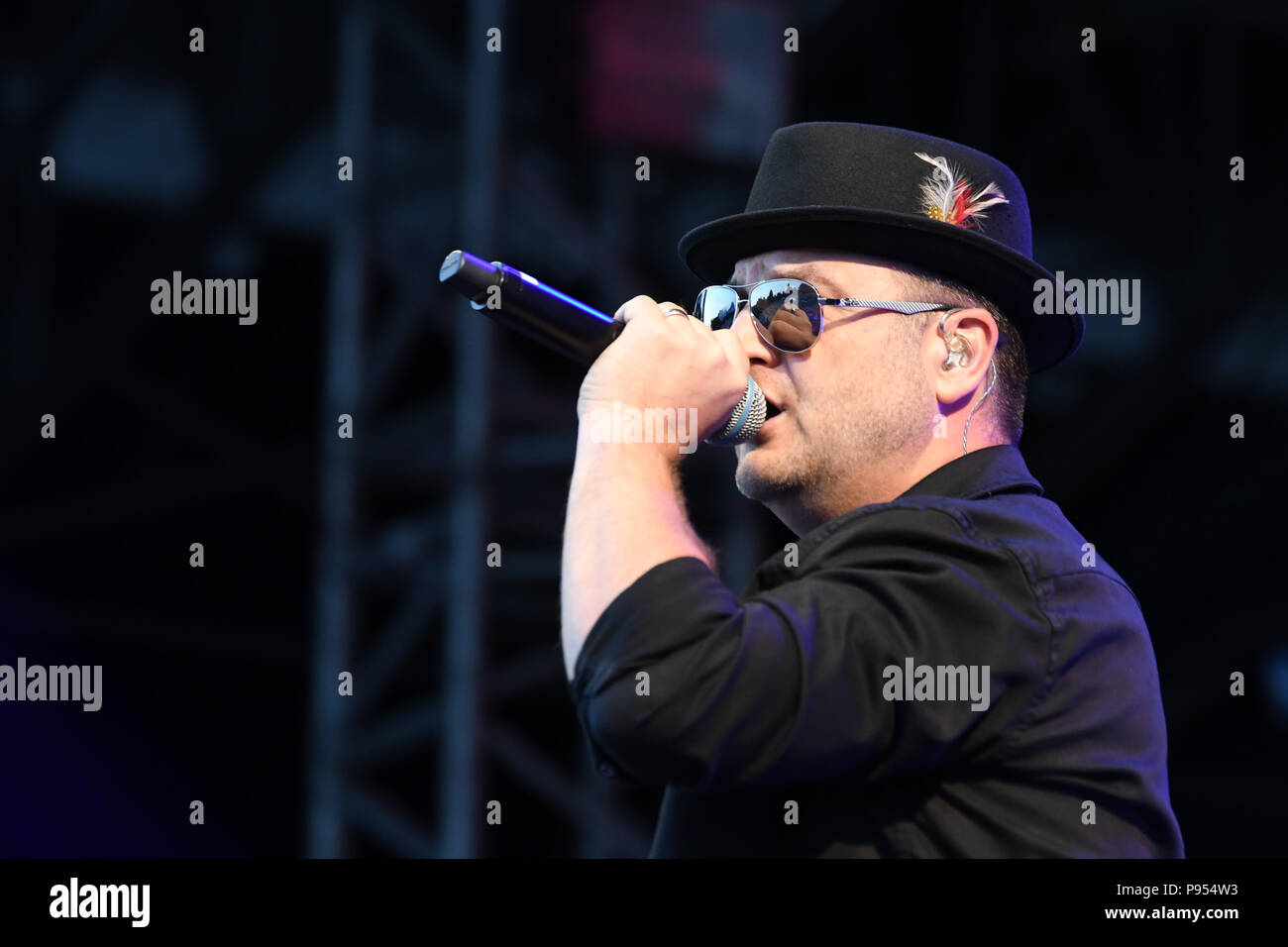 Boyzone mikey graham hi-res stock photography and images - Alamy