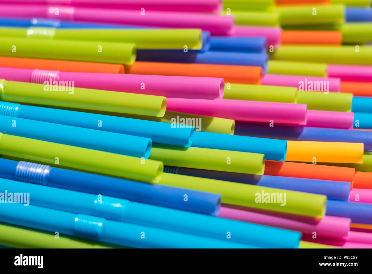 Pile of straws hi-res stock photography and images - Alamy