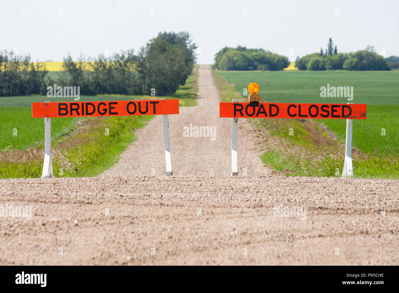 Road closed bridge sign signs hi-res stock photography and images - Alamy