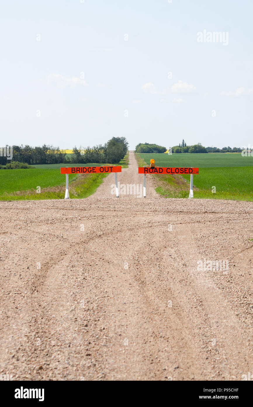 gravel roadwork, Bridge out sign, and road closed sign Stock Photo - Alamy