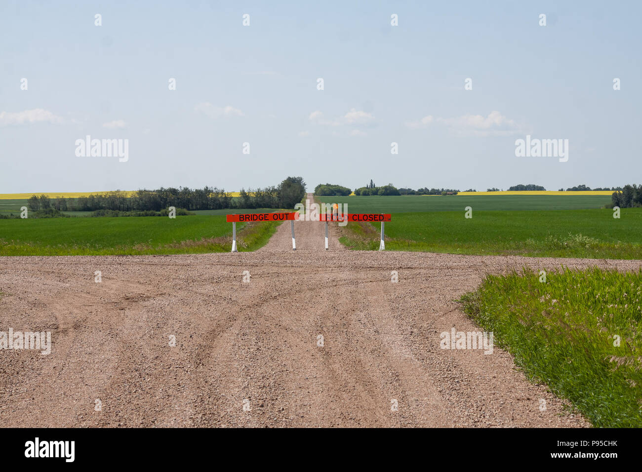 Road closed bridge sign signs hi-res stock photography and images - Alamy