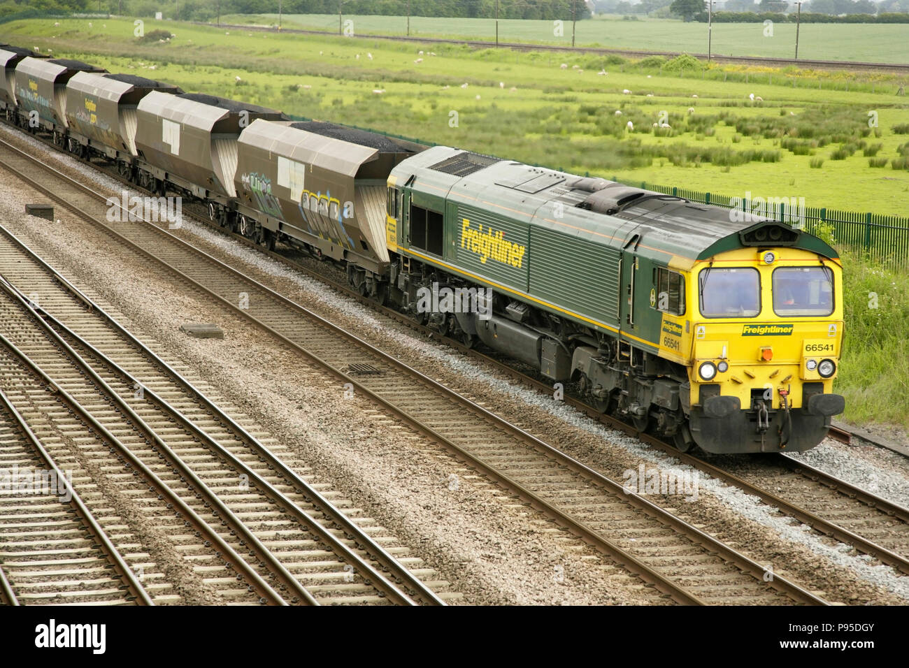 Freightliner class 66 diesel locomotive 66541 with southbound coal ...