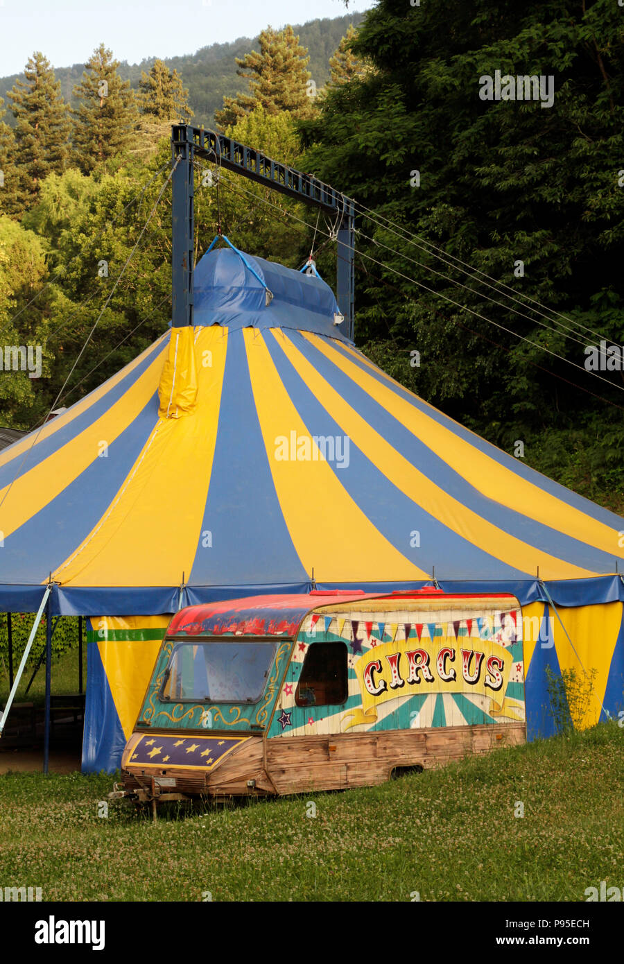 Blue and yellow circus tent hi-res stock photography and images - Alamy