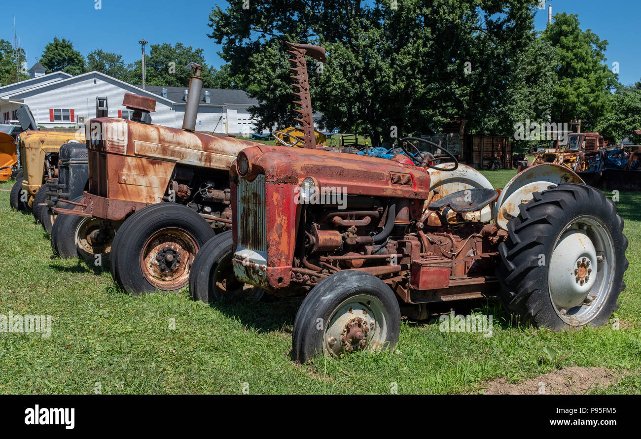 Antique tractors hi-res stock photography and images - Alamy