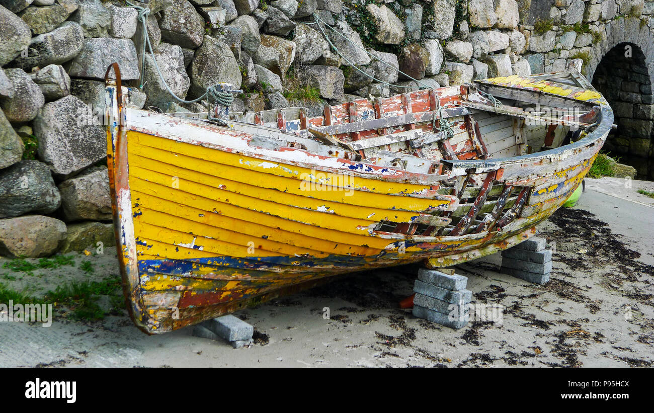 Rotting rowboat hi-res stock photography and images - Alamy