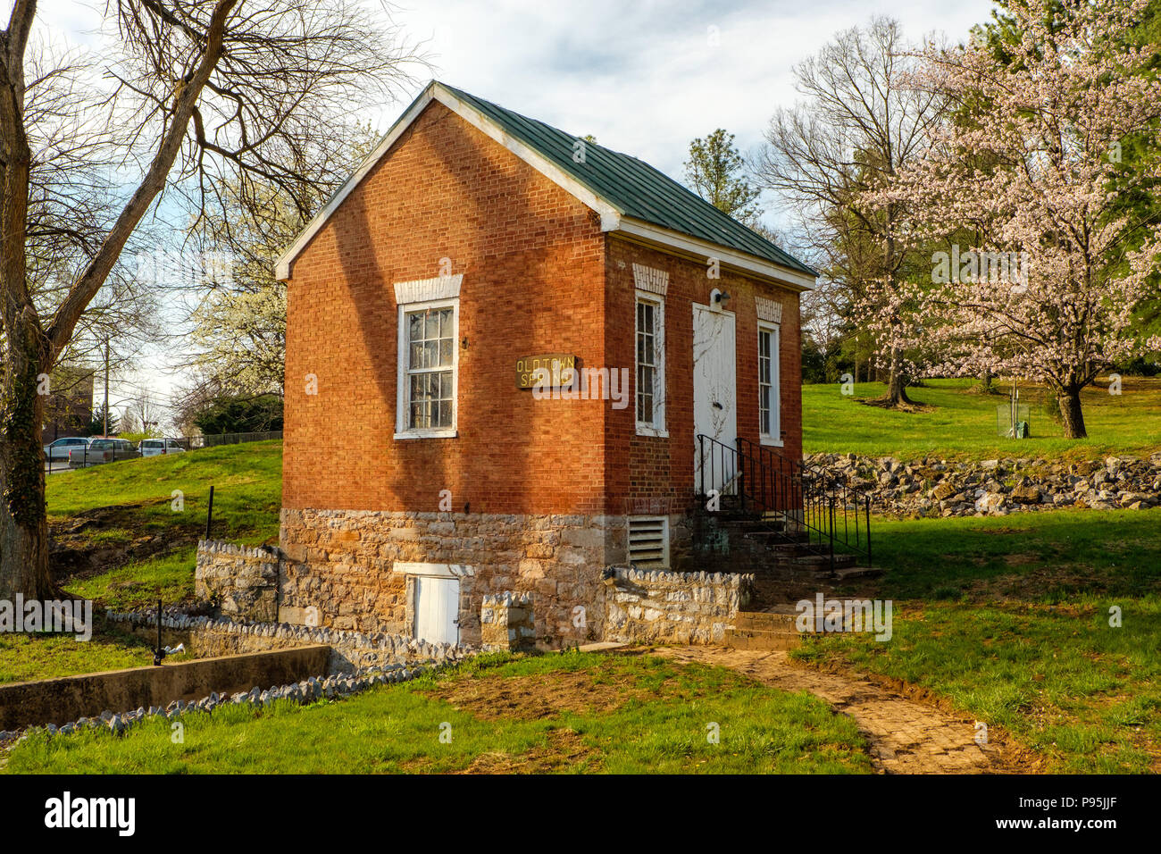 Springhouse hi-res stock photography and images - Alamy