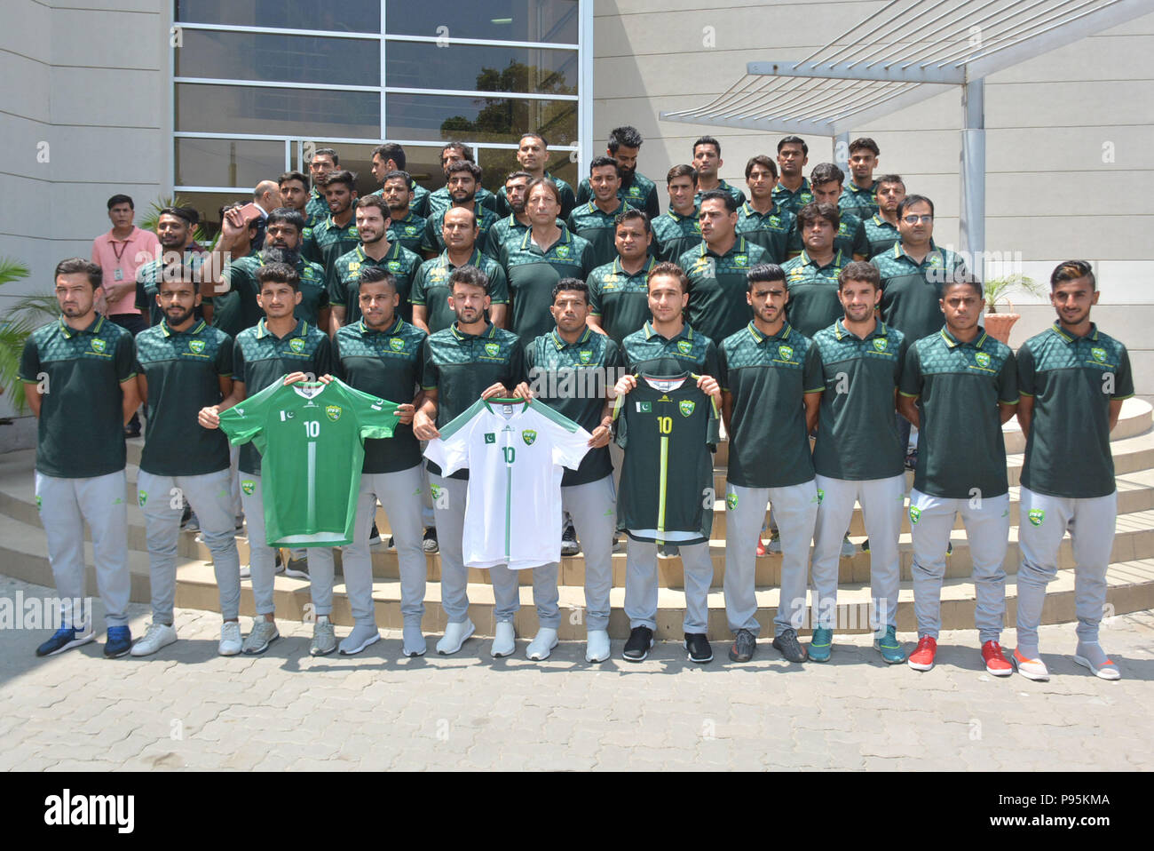 Pakistan head coach hi-res stock photography and images - Alamy