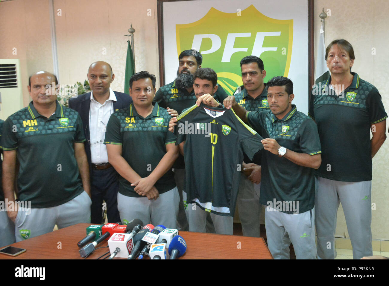Pakistan head coach hi-res stock photography and images - Alamy