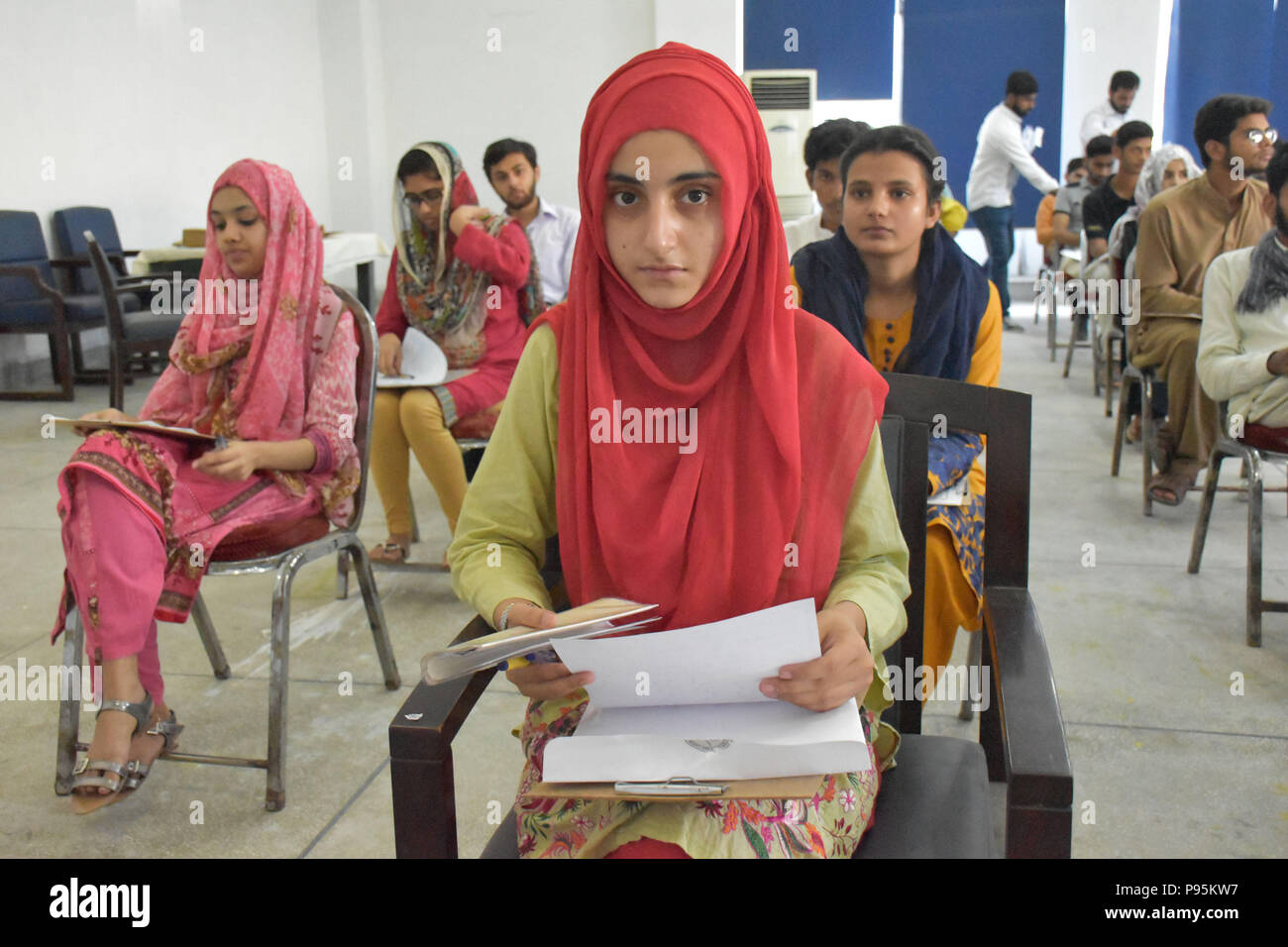 Lahore, Pakistan. 14th July, 2018. Pakistani Students appear in entry ...