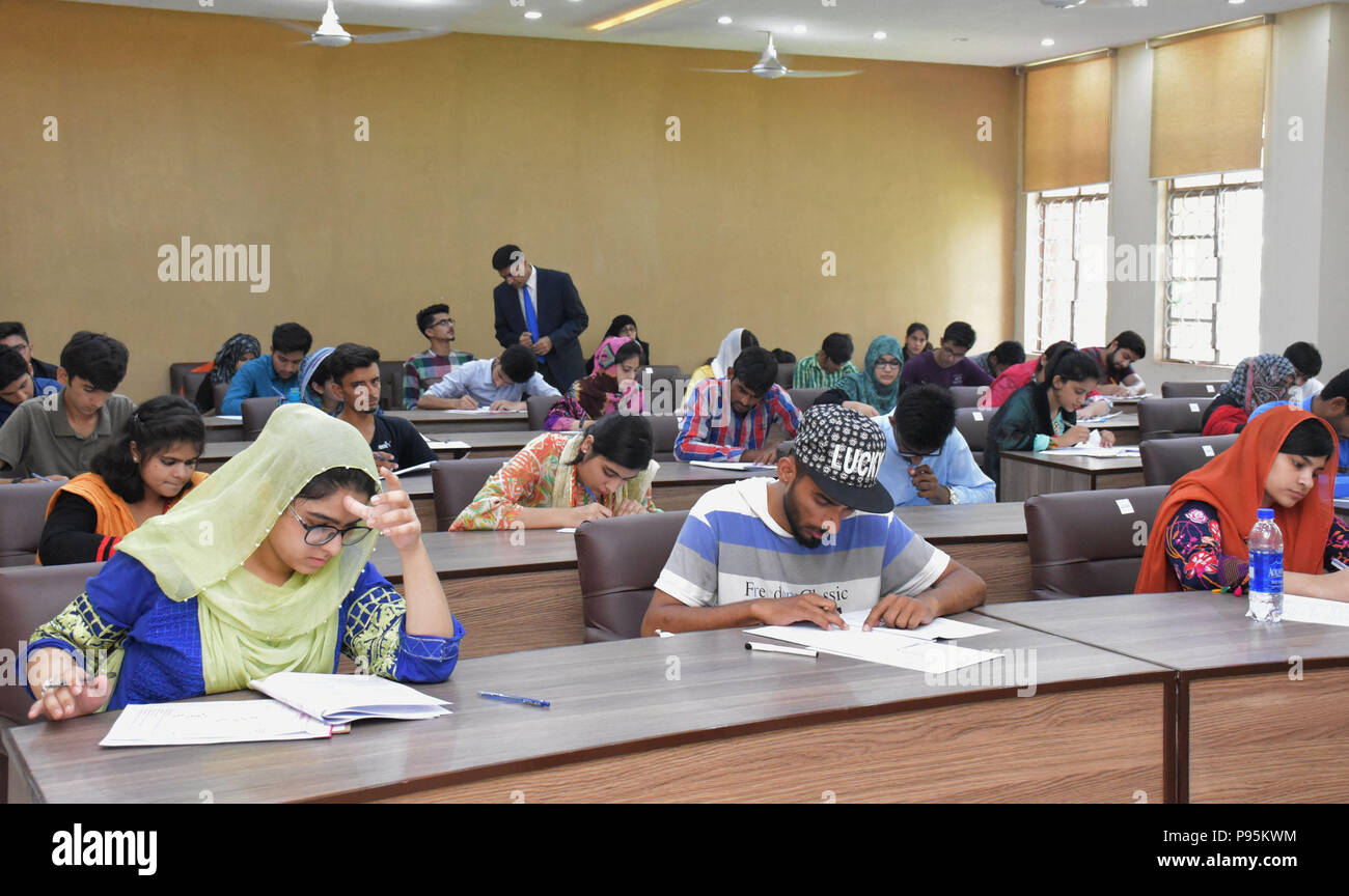 University Of Engineering And Technology Lahore Logo Lahore Leads