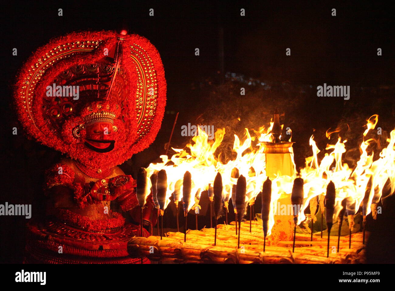 Kathivanoor veeran theyyam hi-res stock photography and images - Alamy