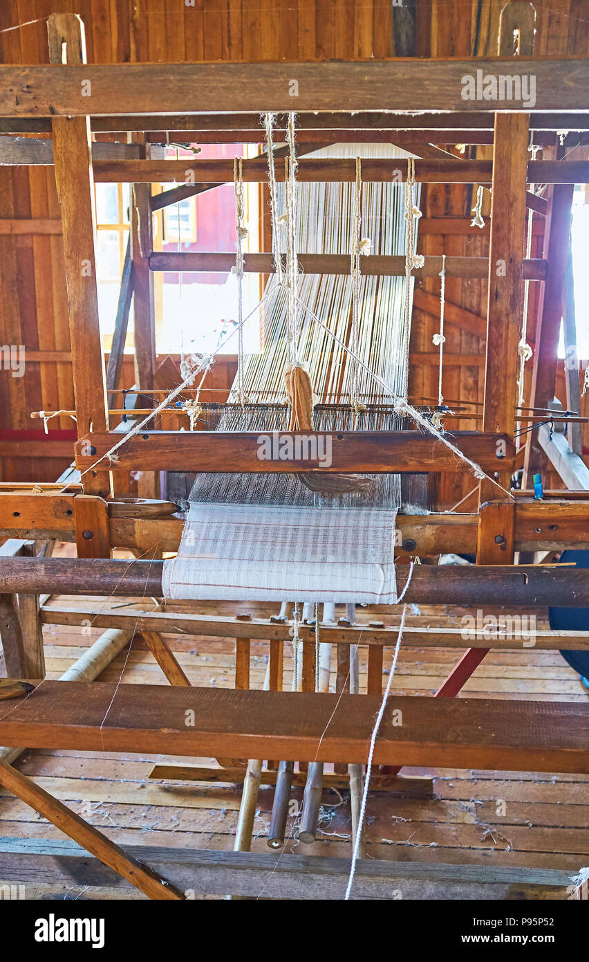 Handloom Weaving Stock Photos & Handloom Weaving Stock Images - Alamy