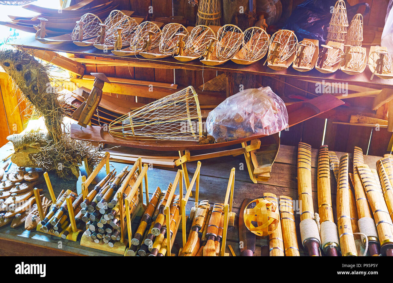 Souvenir souvenirs shop myanmar hi-res stock photography and images - Alamy