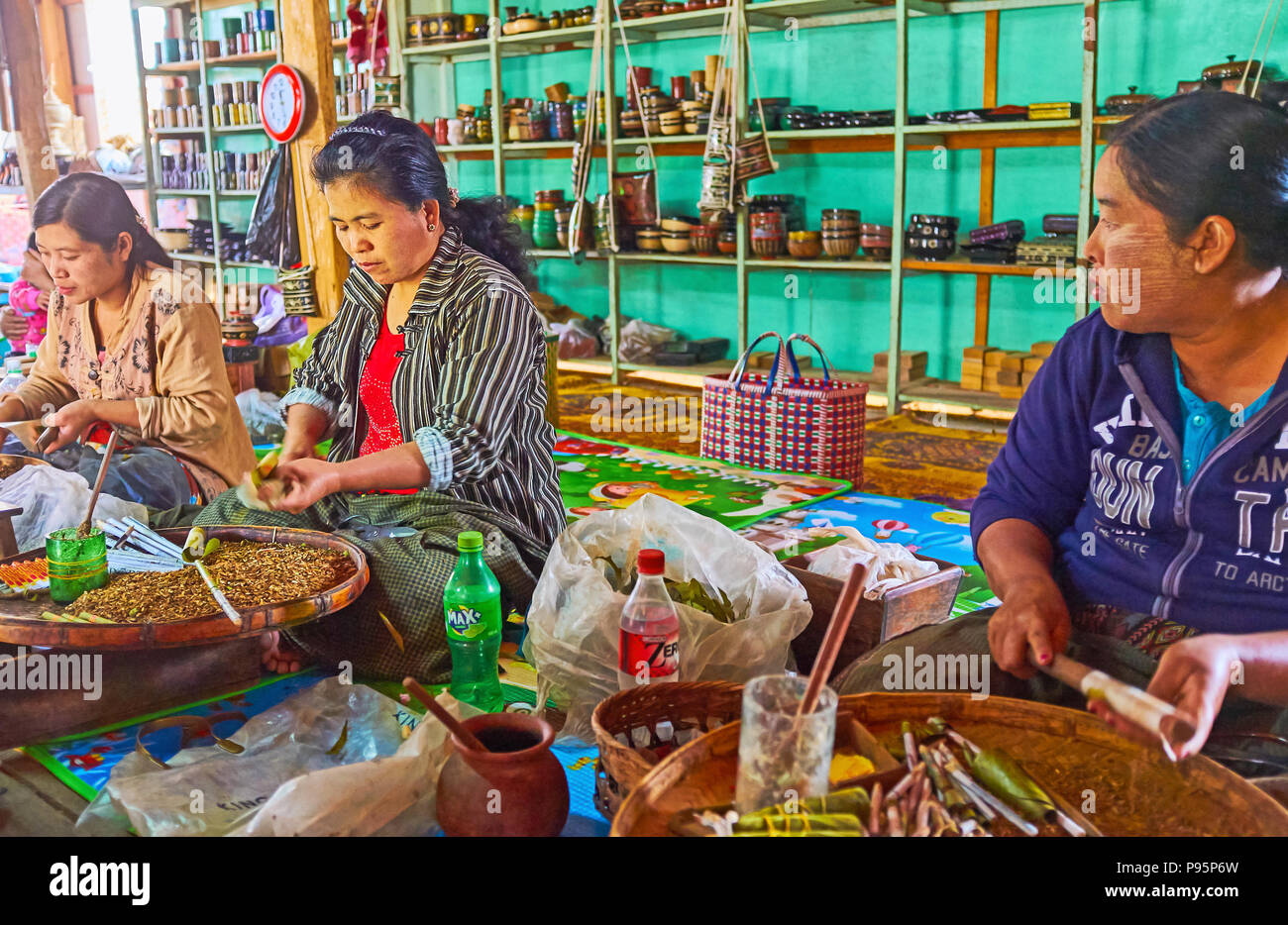 China cigarettes shop hi-res stock photography and images - Alamy