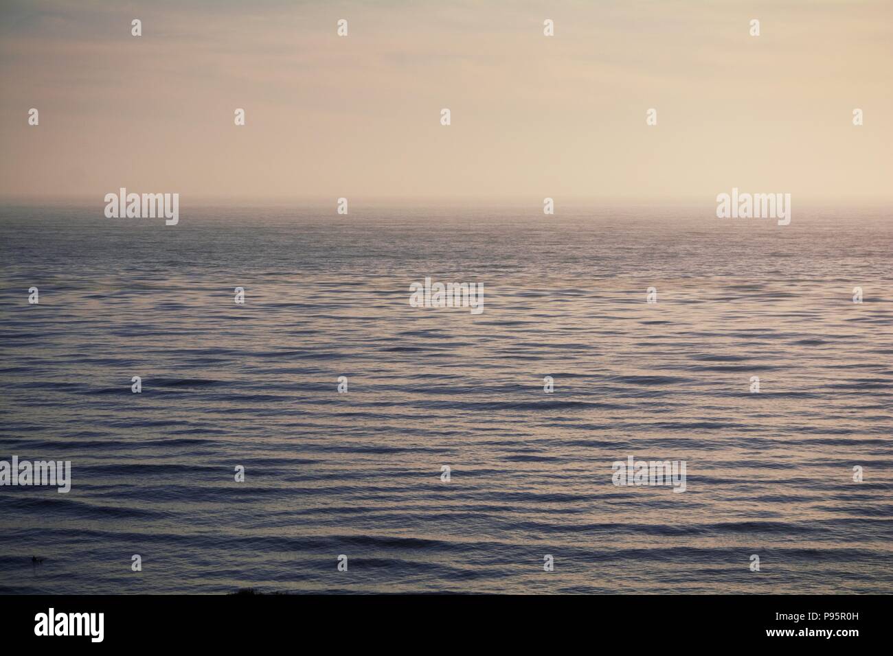 Pacific Ocean Horizon Stock Photo - Alamy