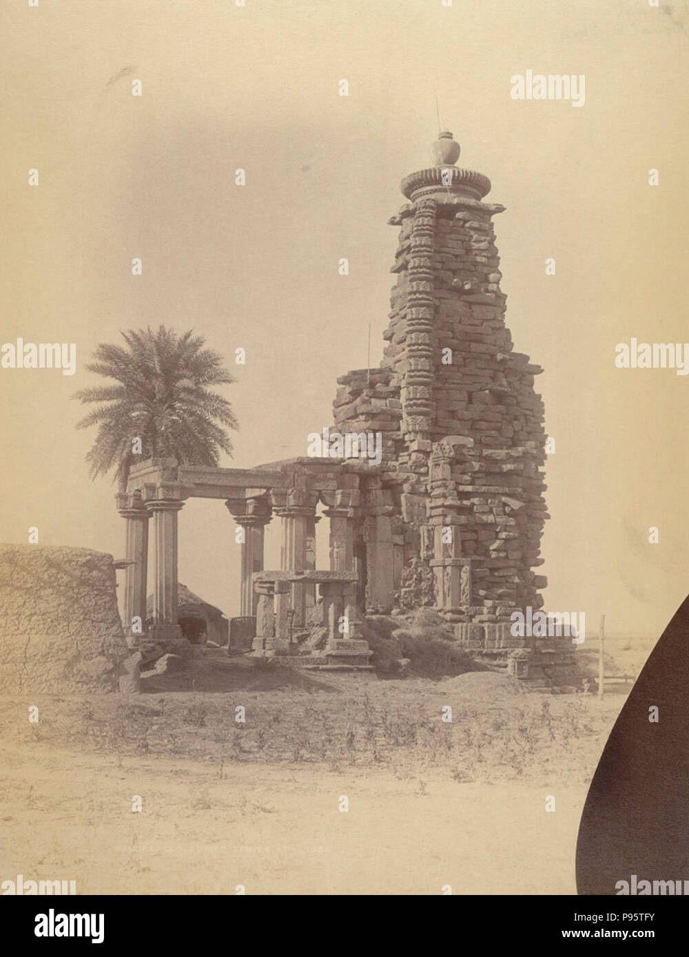 A Hindu temple ruins at Bamora Madhya Pradesh Stock Photo - Alamy